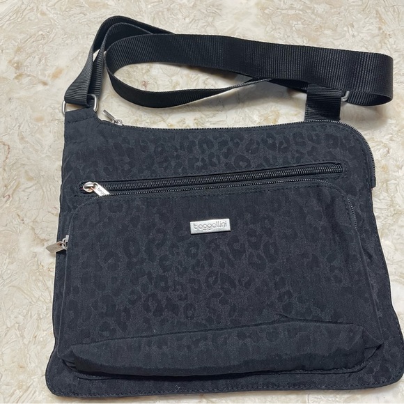 Baggallini | Bags | Baggallini Cheetah Animal Print Crossbody Bag ...